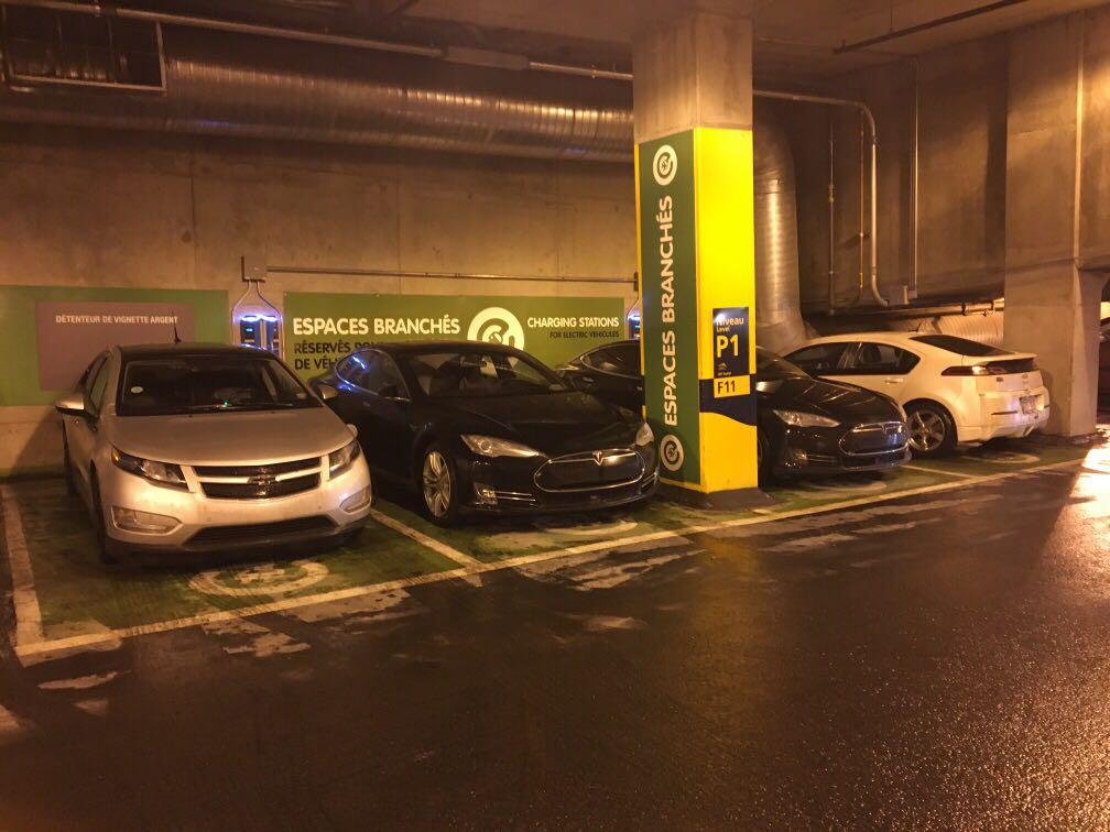 Edifice Jacques-Parizeau | Montréal, QC | EV Station