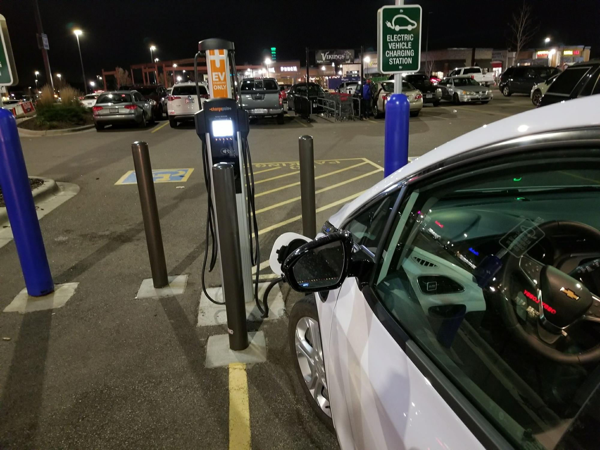 Hy-Vee | Eagan, MN | EV Station