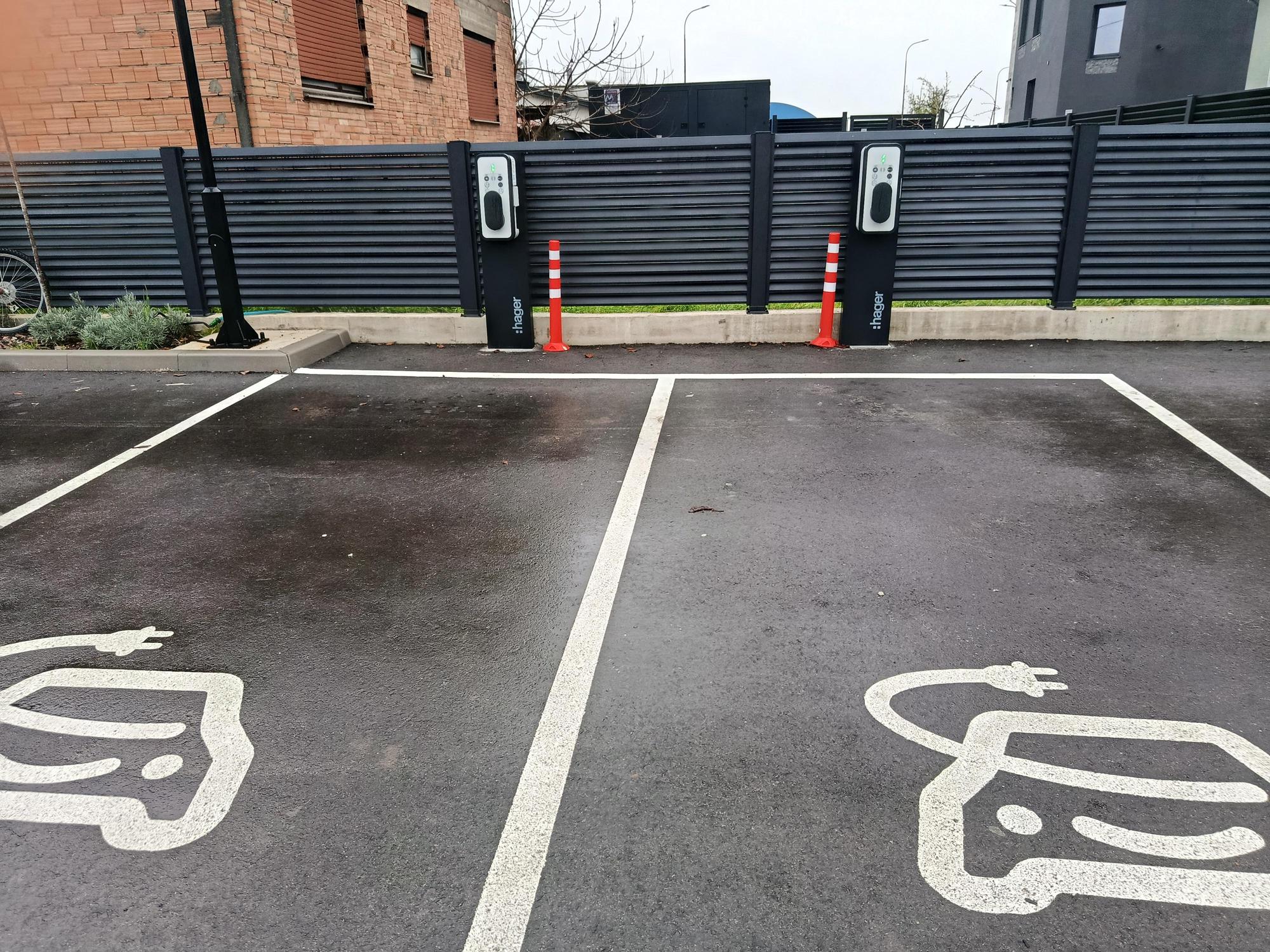 Hotel Krug EV Charger 22 KW AC | Bijeljina, Republika Srpska | EV Station