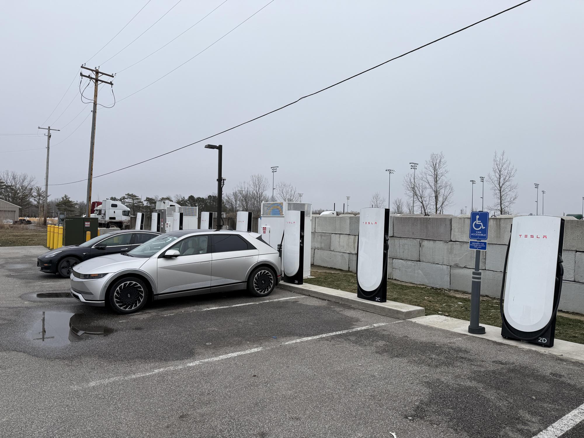 Starbucks | North Ridgeville, OH | EV Station