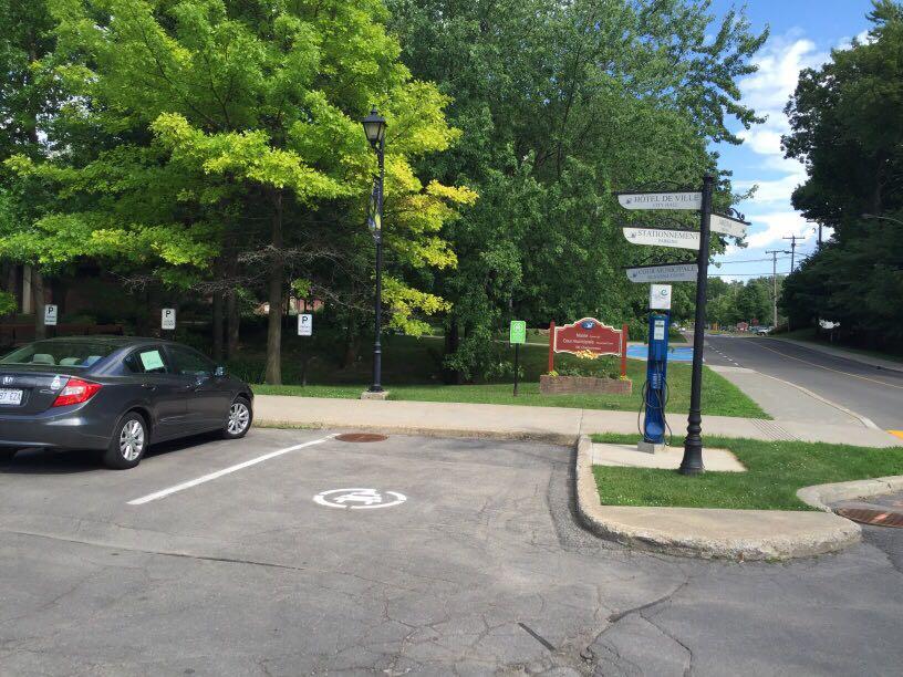 Cour Municipale De Rosemère | Rosemère, QC | EV Station