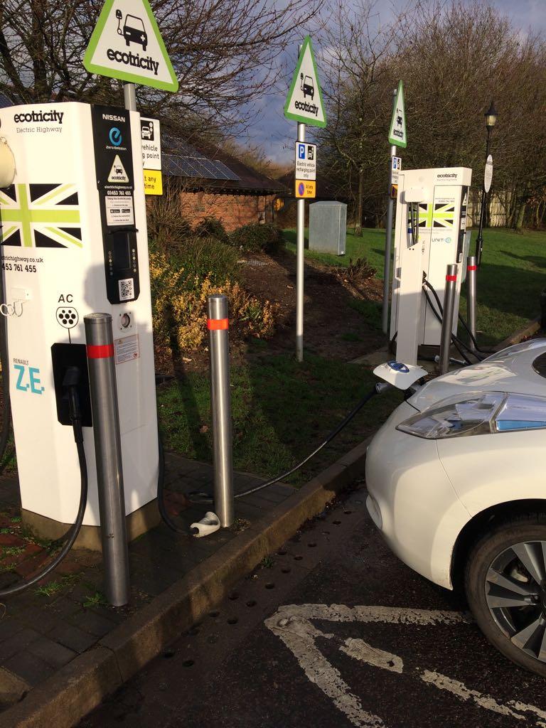 Clacket Lane Westbound Services M25 | Tatsfield, England | EV Station