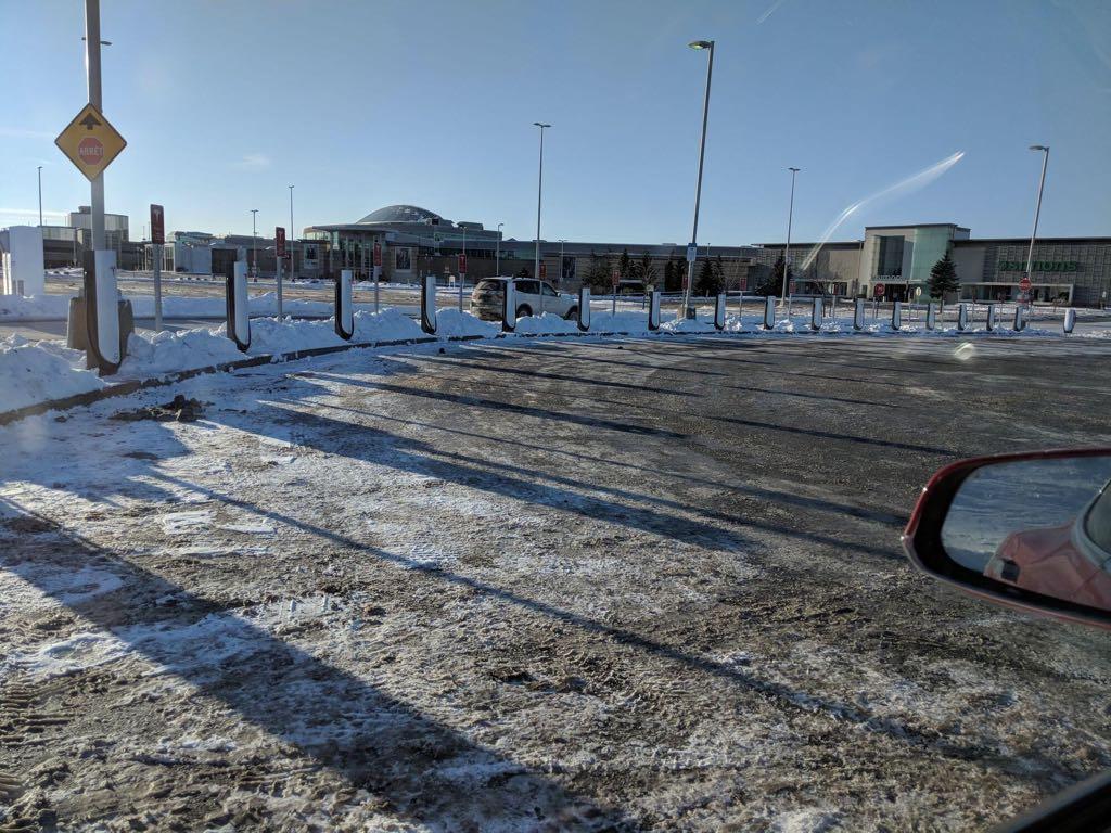 CF Carrefour Laval - Simons | Laval, QC | EV Station