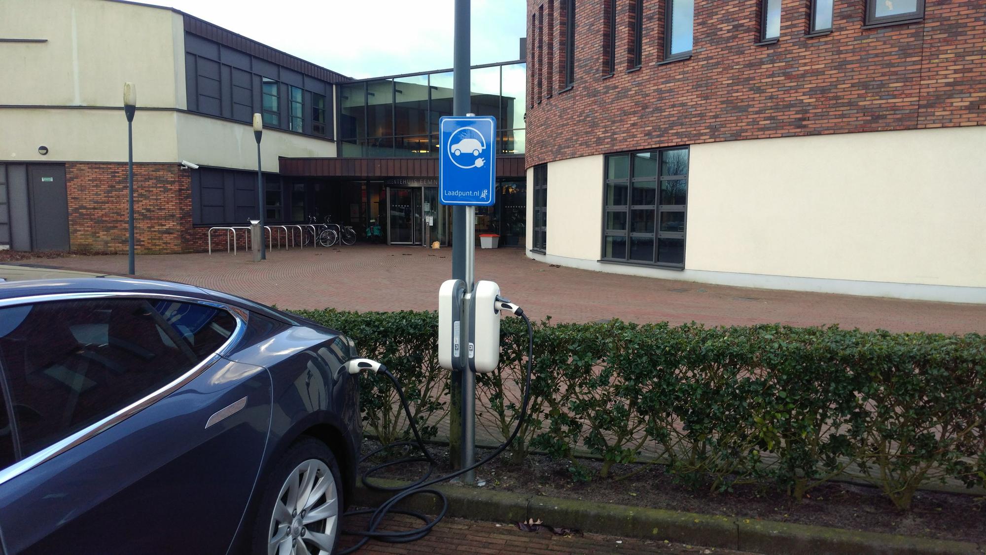 Gemeentehuis Eemnes | Eemnes, UT | EV Station
