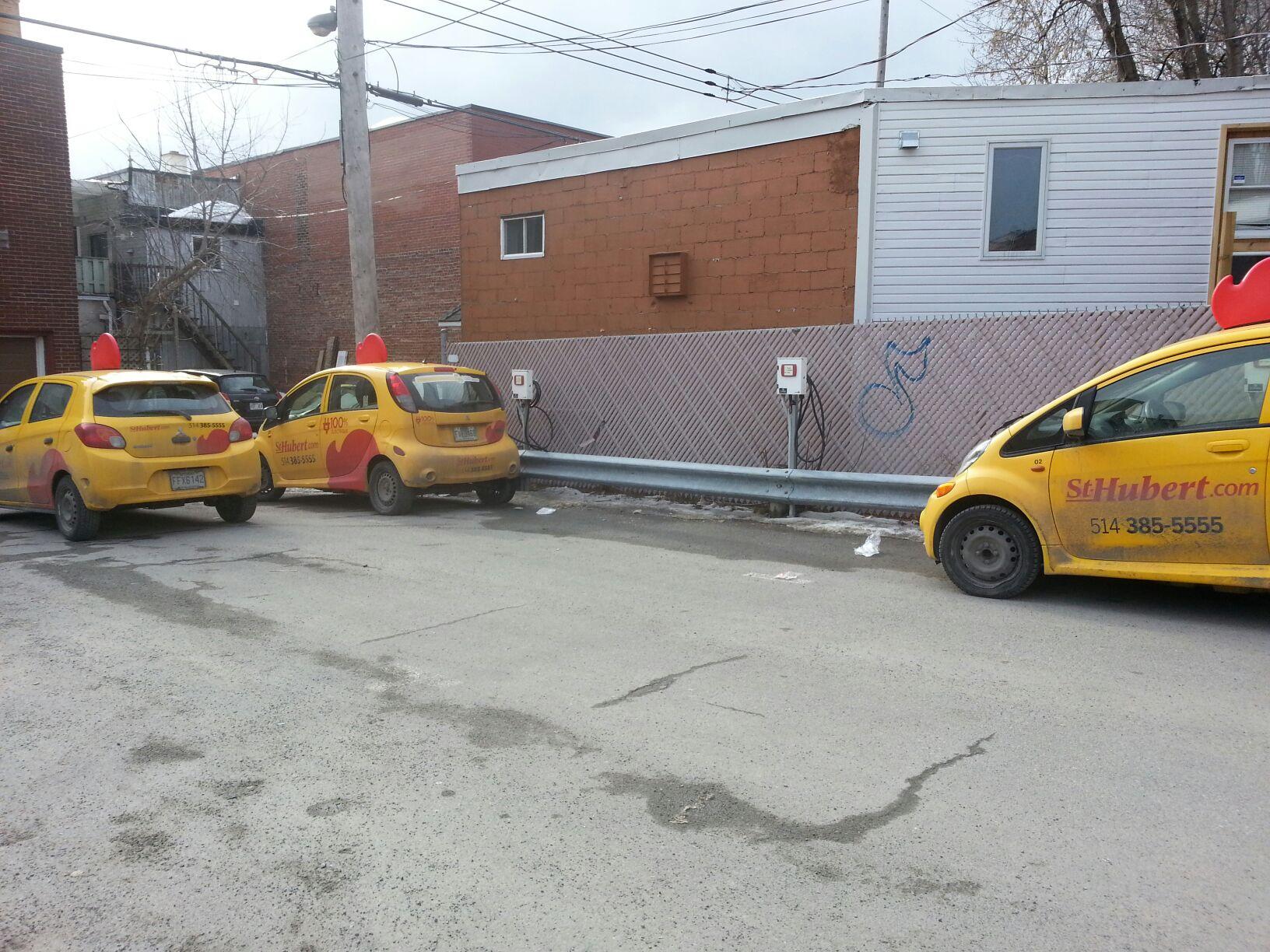 St-Hubert Express | Montréal, QC | EV Station
