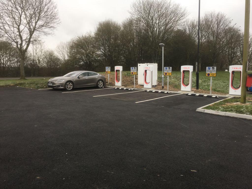 Membury Westbound Services M4 (2) | Lambourn Woodlands, England | EV ...