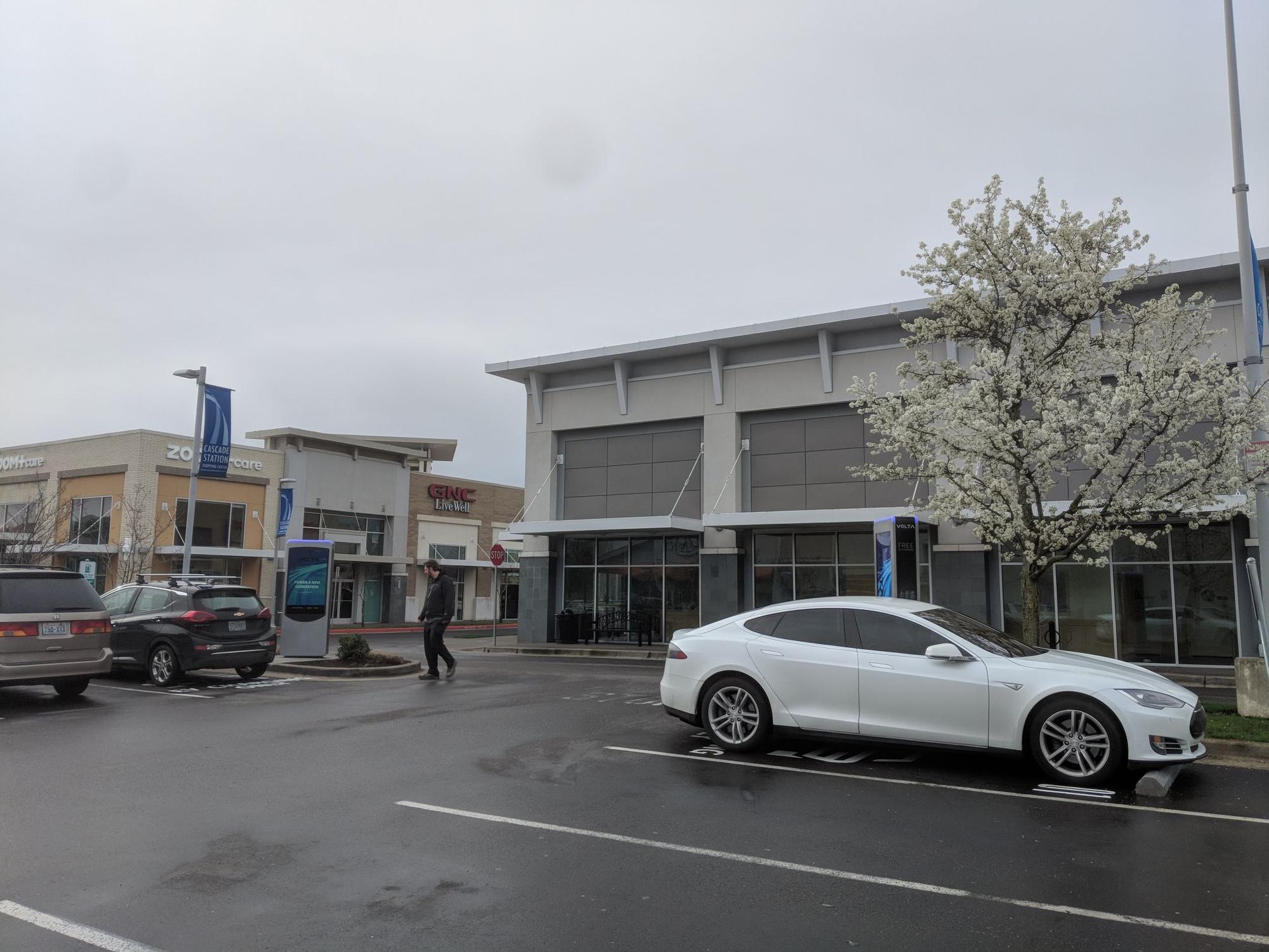 Cascade Station | Portland, OR | EV Station