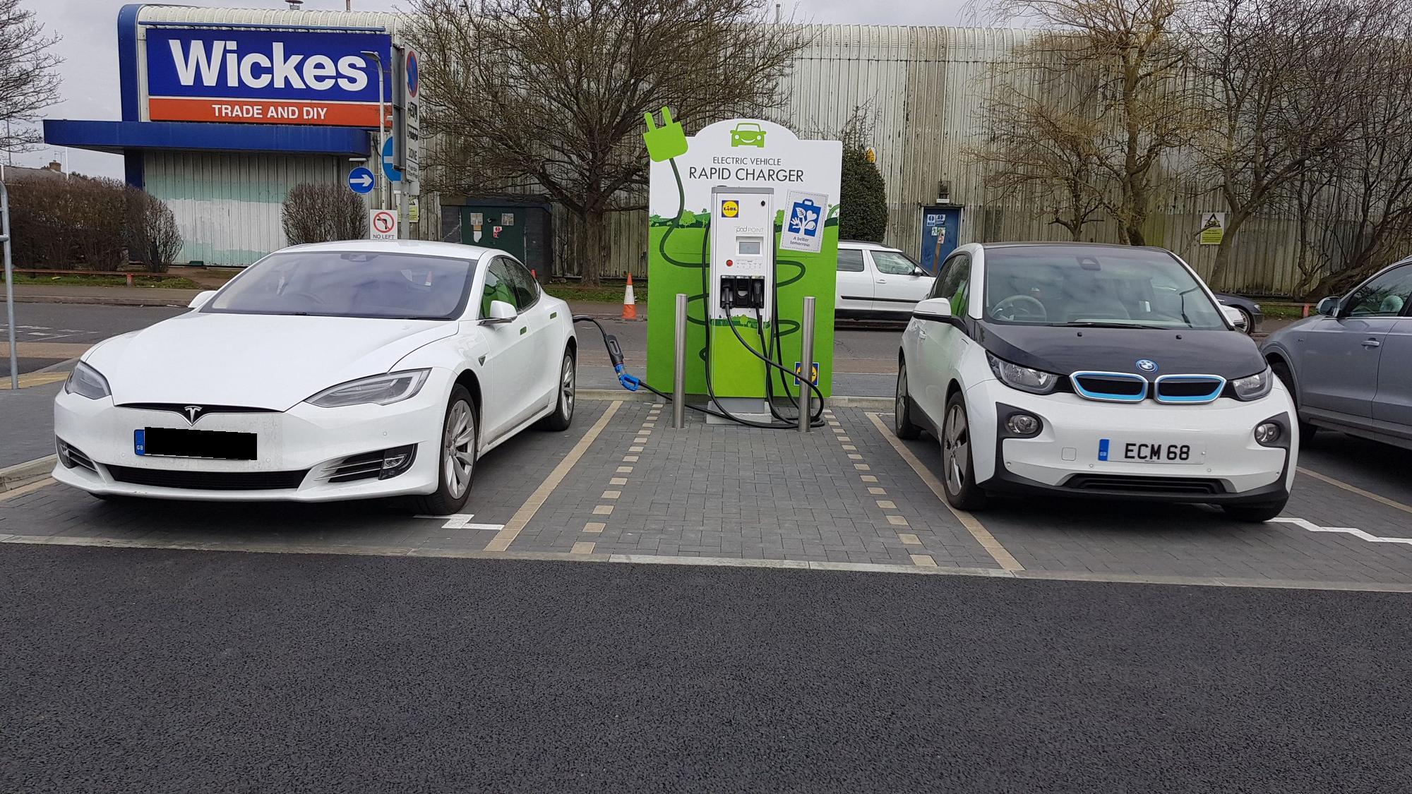 Lidl Hayes Central Ave | Hayes, England | EV Station