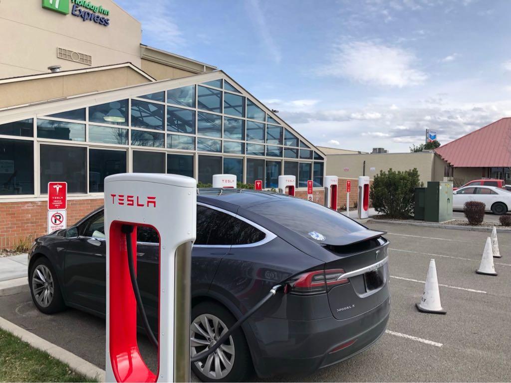 Holiday Inn Express Ellensburg (2) | Ellensburg, WA | EV Station