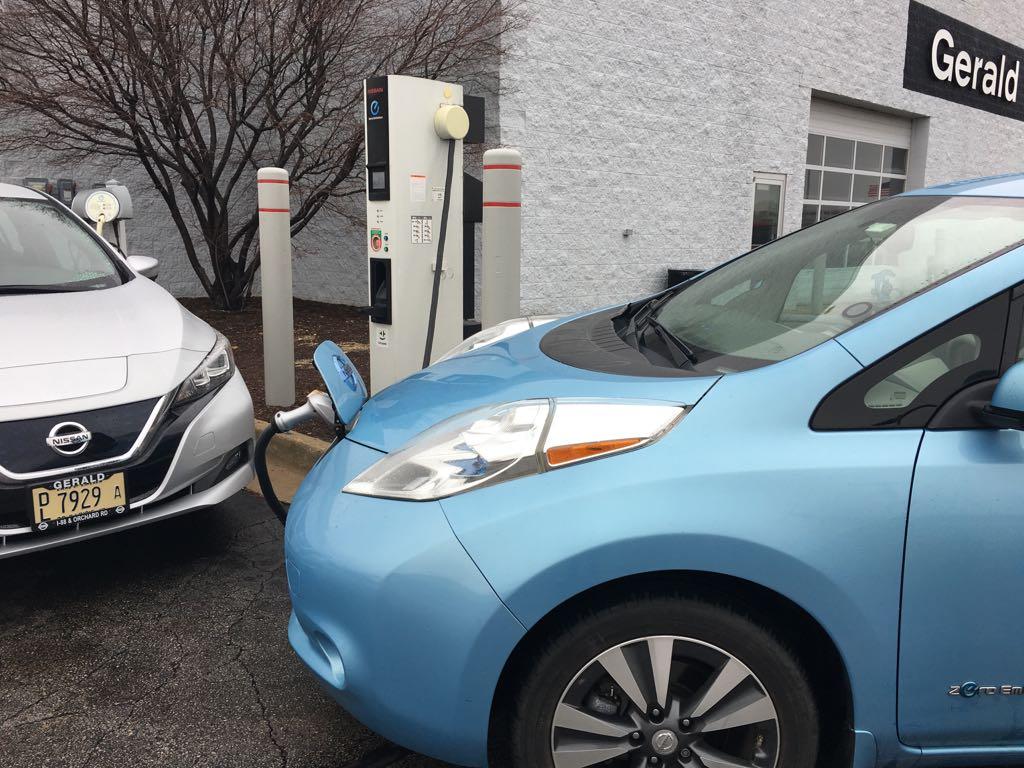 Gerald Nissan of North Aurora - Service | North Aurora, IL | EV Station