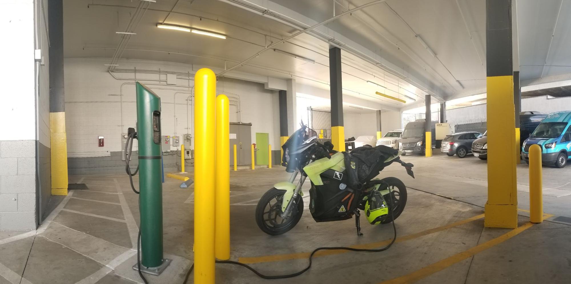 Extra Space Self Storage | LA, CA | EV Station