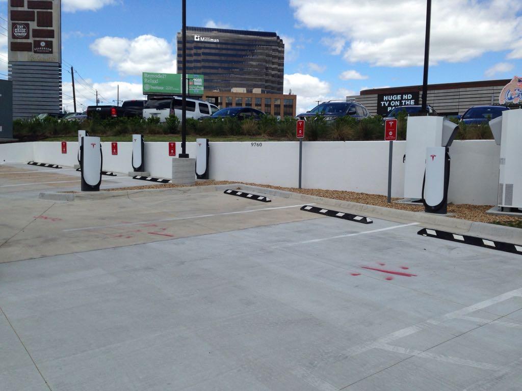 The Hill Shopping Center | Dallas, TX | EV Station