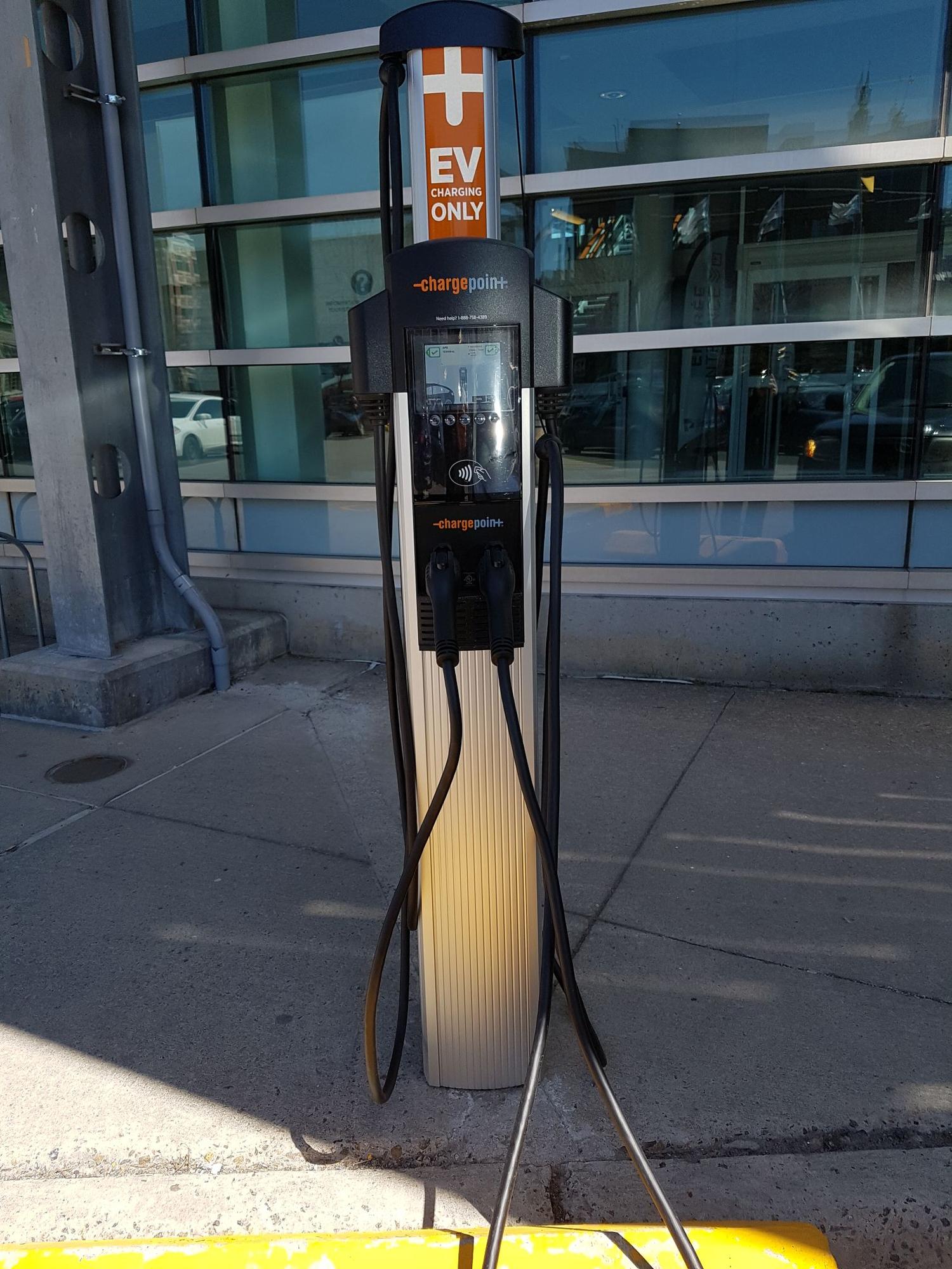 Le Terminal - Port de Québec | Québec, QC | EV Station
