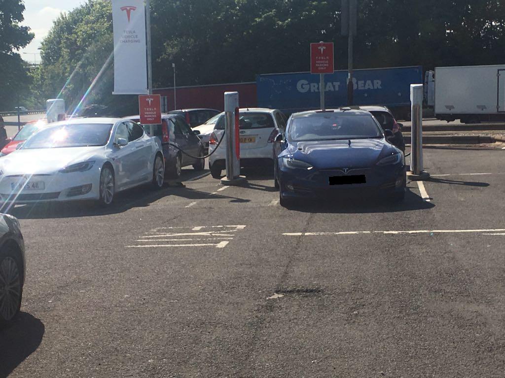 Welcome Break Keele Southbound Services M6 (2) | Keele, England | EV ...