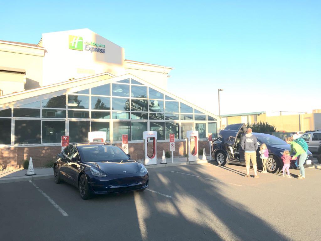 Holiday Inn Express Ellensburg (2) | Ellensburg, WA | EV Station