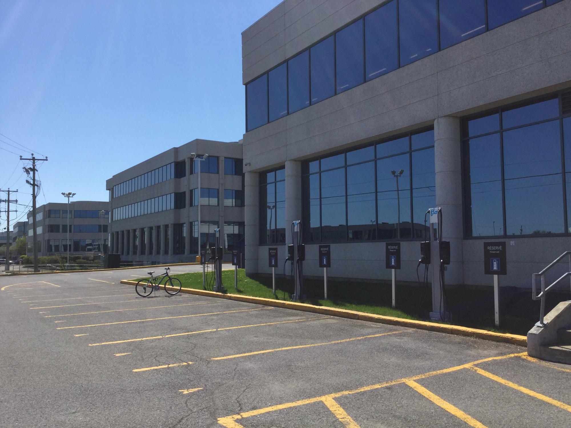 Abbott Laboratories | Montréal, QC | EV Station