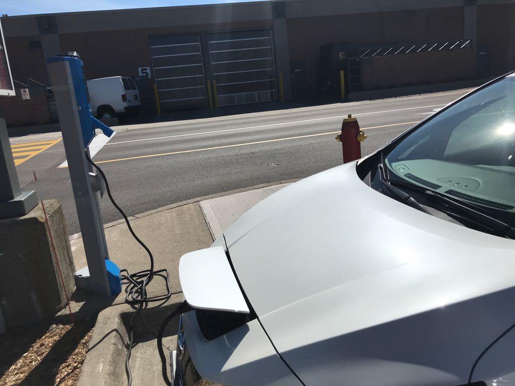 Mapleview Shopping Centre - Laura | Burlington, ON | EV Station