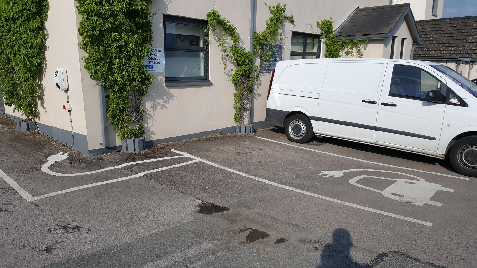 Beaufort Arms | Raglan, Wales | EV Station