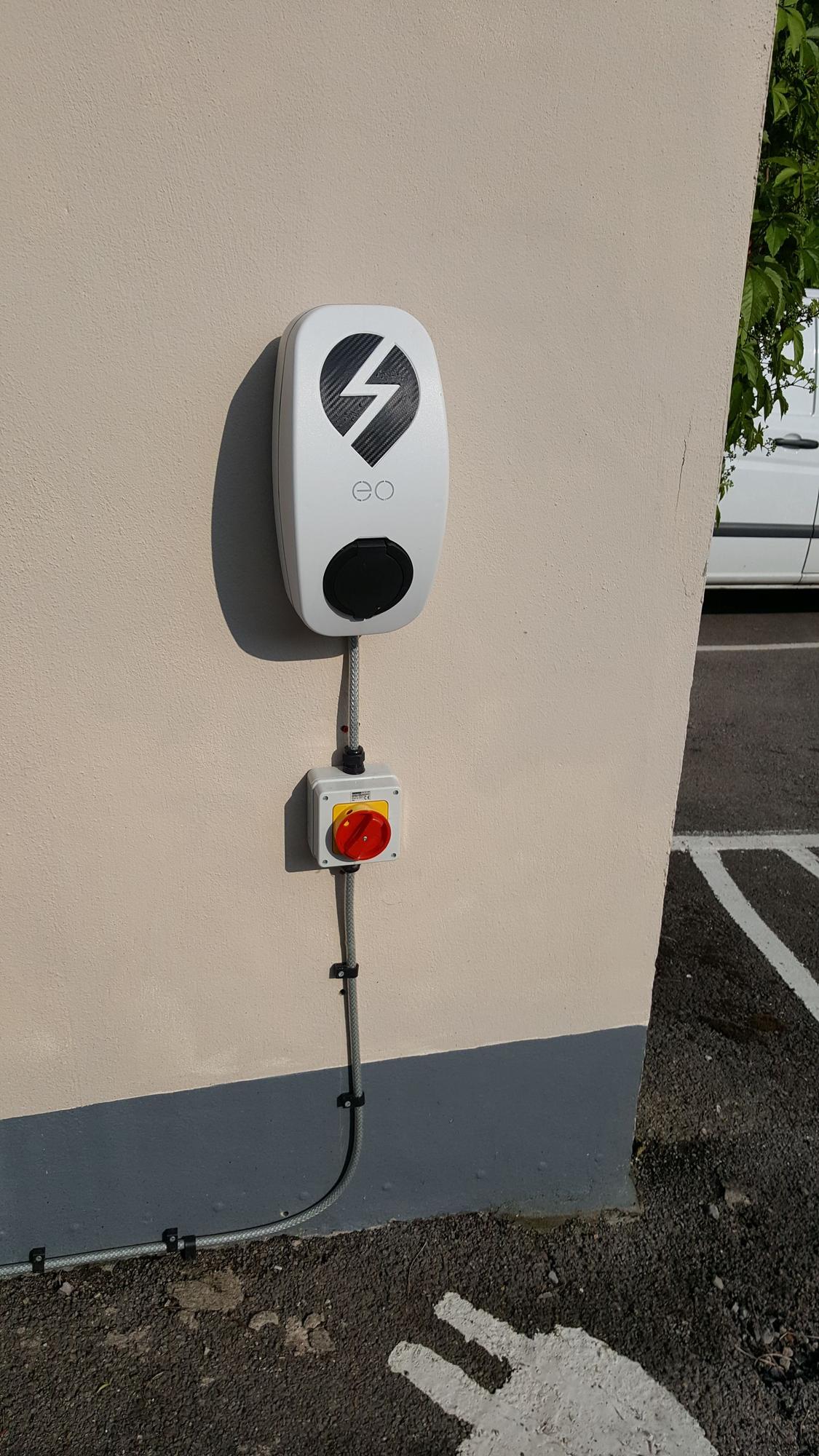 Beaufort Arms | Raglan, Wales | EV Station