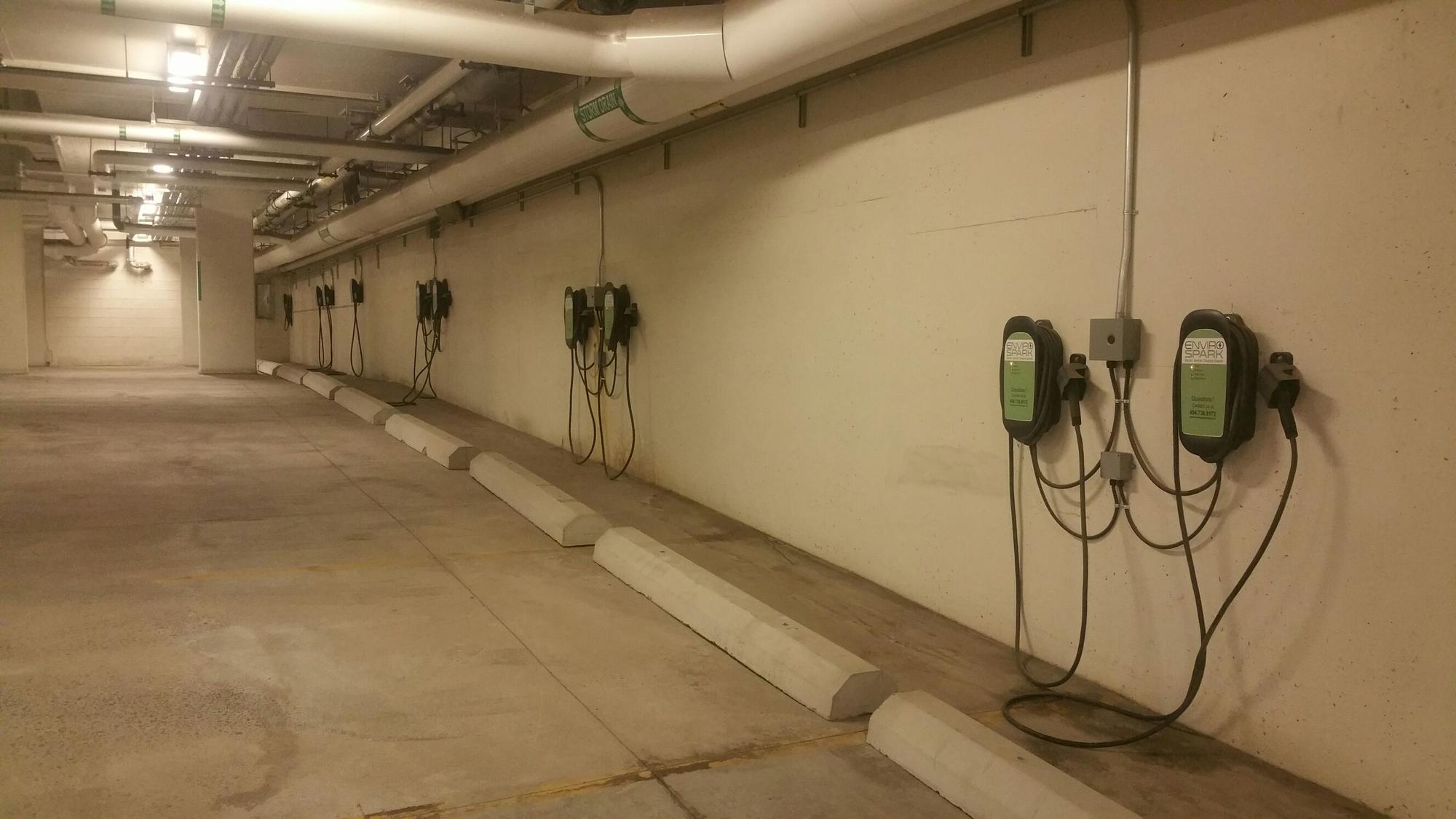 Queen's University - Goodes Hall | Kingston, ON | EV Station