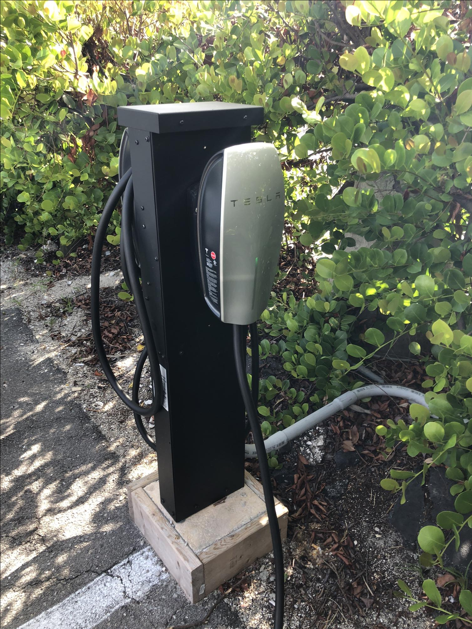 The Yucatan Beach Stand | Fort Myers Beach, FL | EV Station