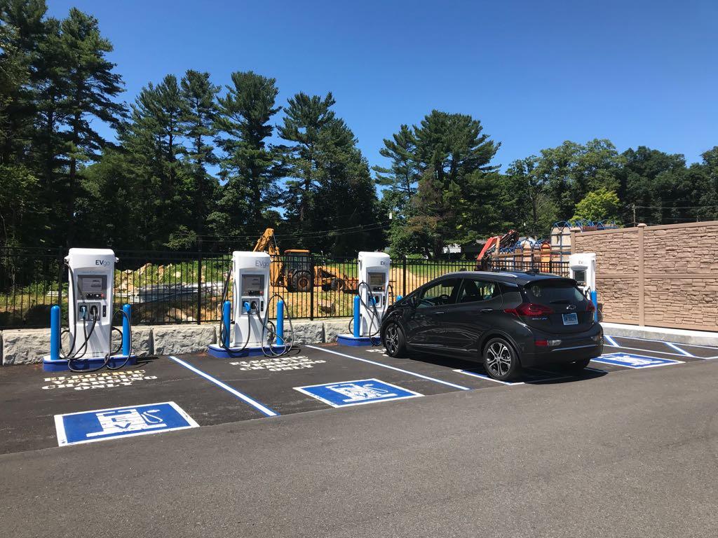 Holiday Inn Express Sturbridge | Sturbridge, MA | EV Station