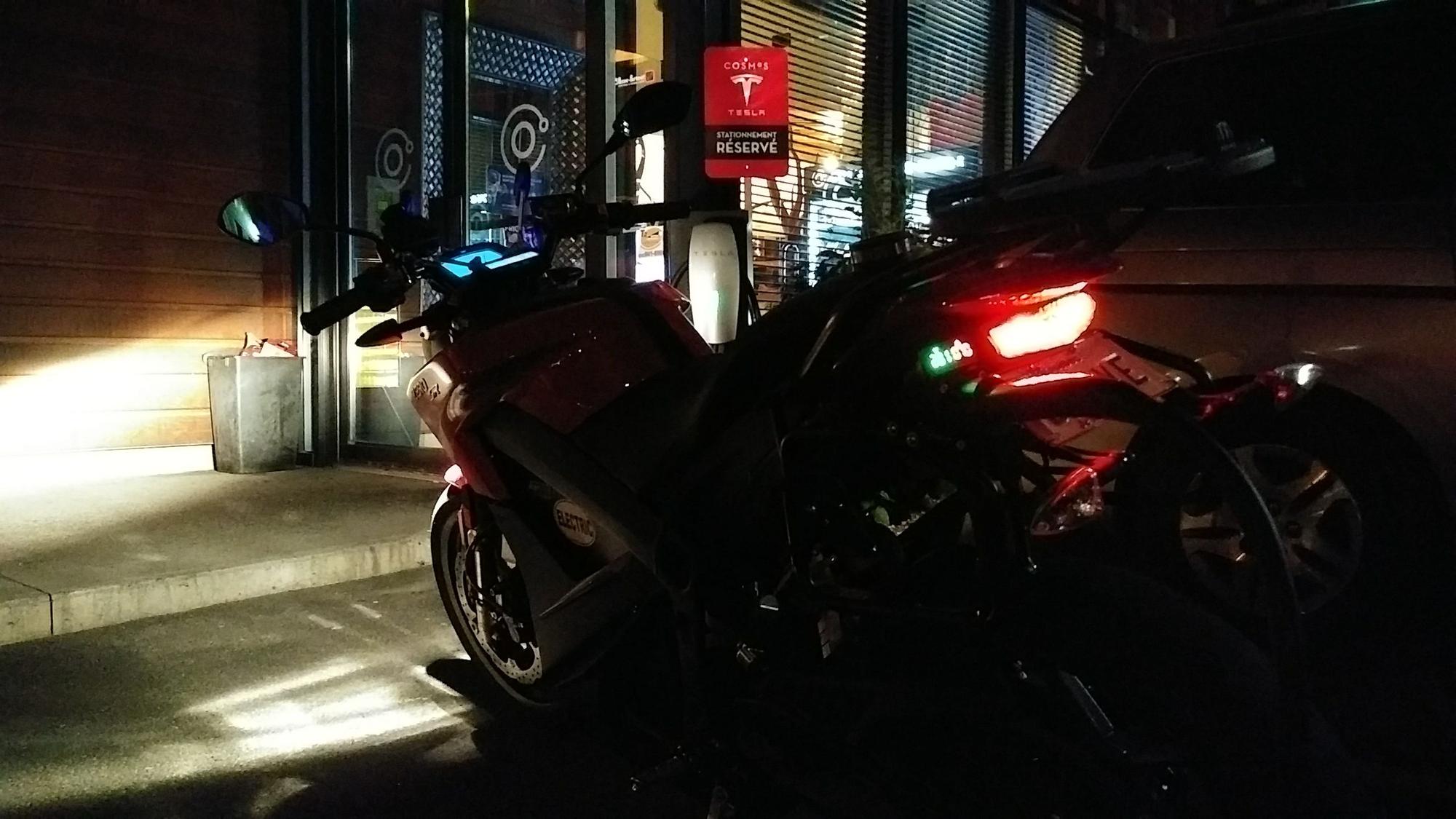 Cosmos Café | Québec, QC | EV Station