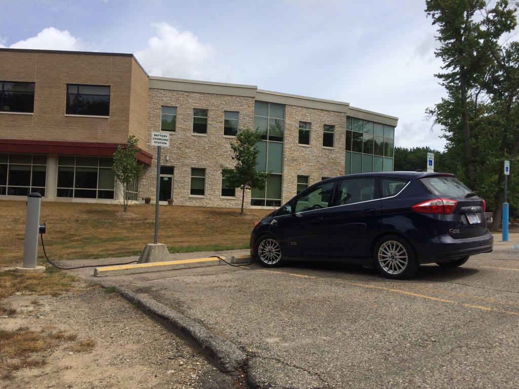Chelsea Community Hospital - South Lot | Chelsea, MI | EV Station