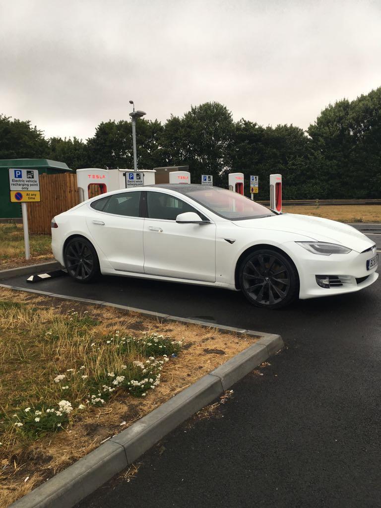 Membury Westbound Services M4 (2) | Lambourn Woodlands, England | EV ...