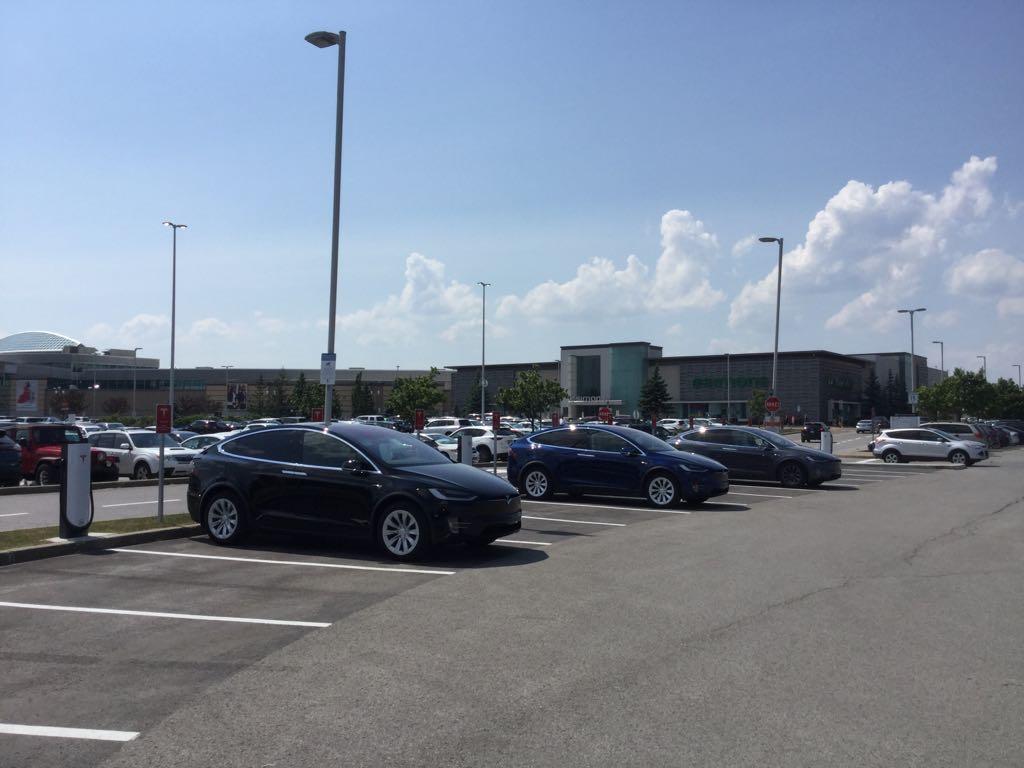 CF Carrefour Laval - Simons | Laval, QC | EV Station