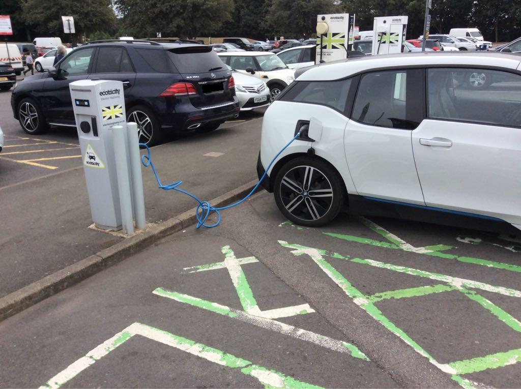 Membury Westbound Services M4 (1) | Lambourn Woodlands, England | EV ...