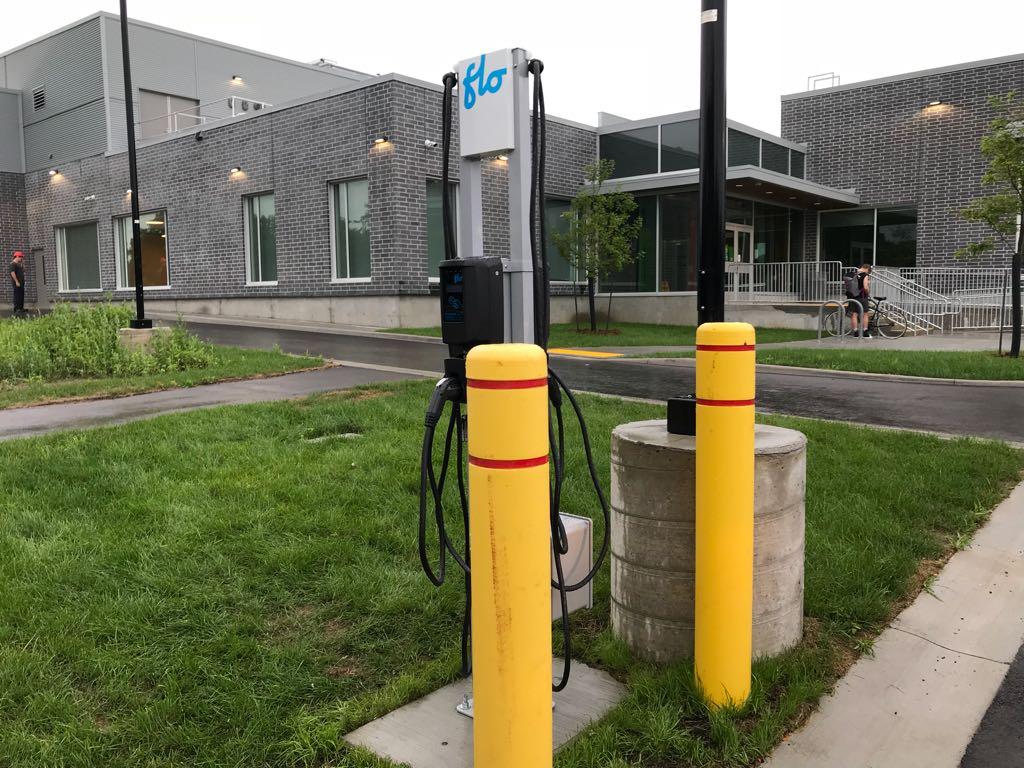 Rideau Heights Community Center & Library | Kingston, ON | EV Station