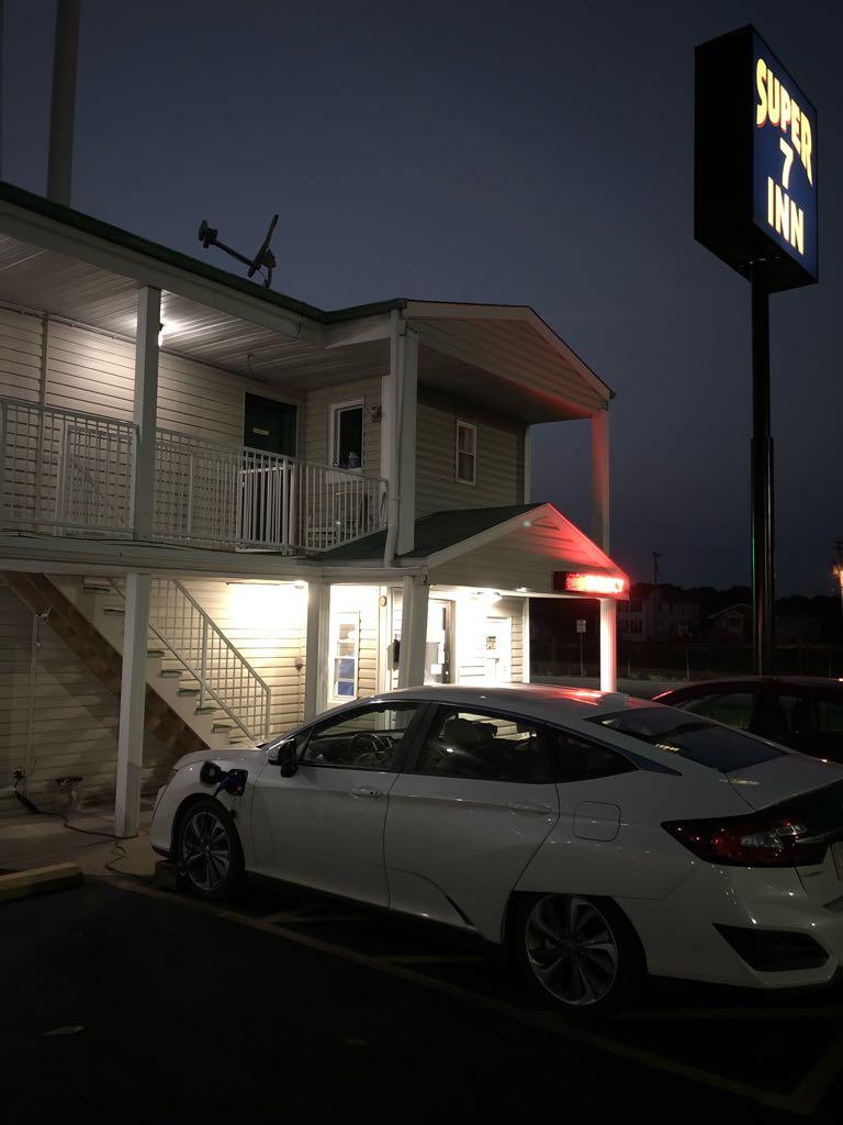Super 7 Inn | Wright City, MO | EV Station