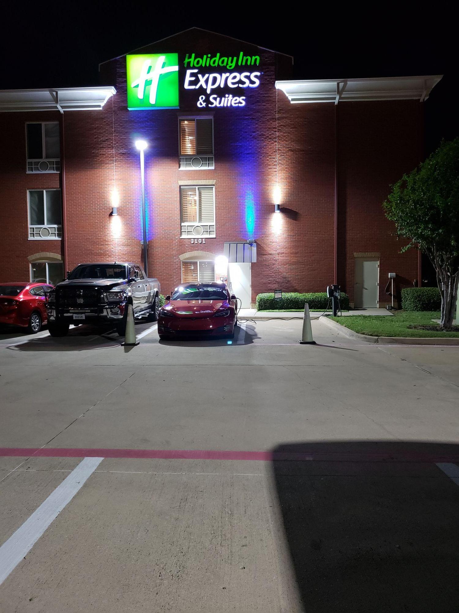 Holiday Inn Express | Plano, TX | EV Station