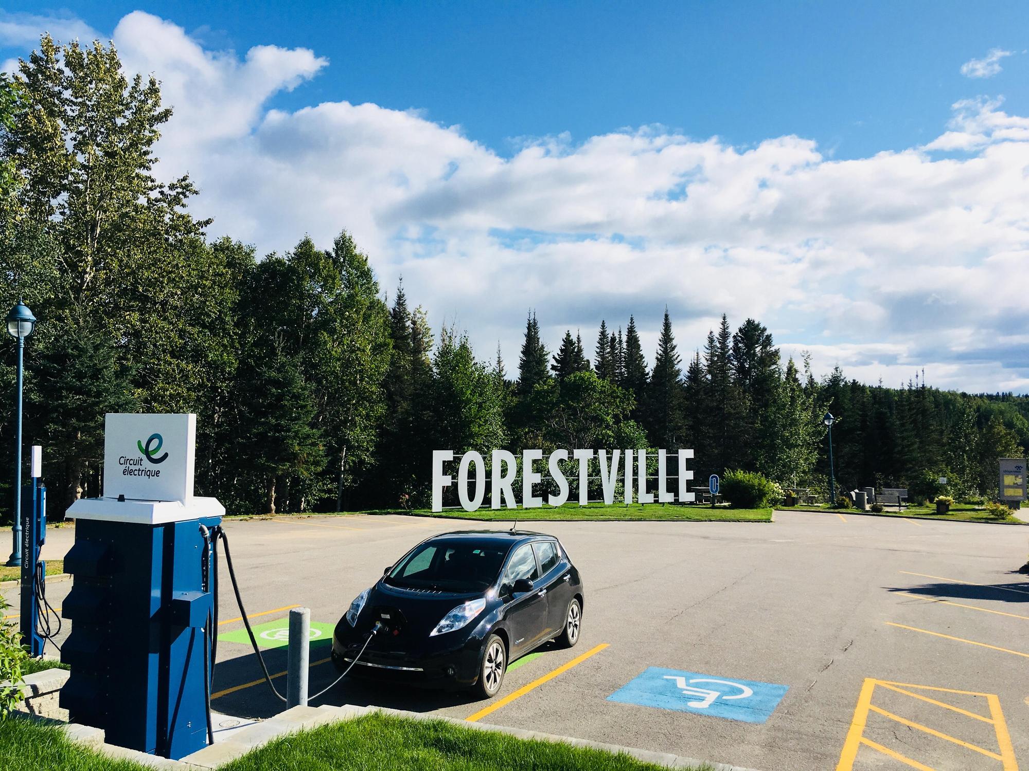 Bureau d'accueil touristique | Forestville, QC | EV Station
