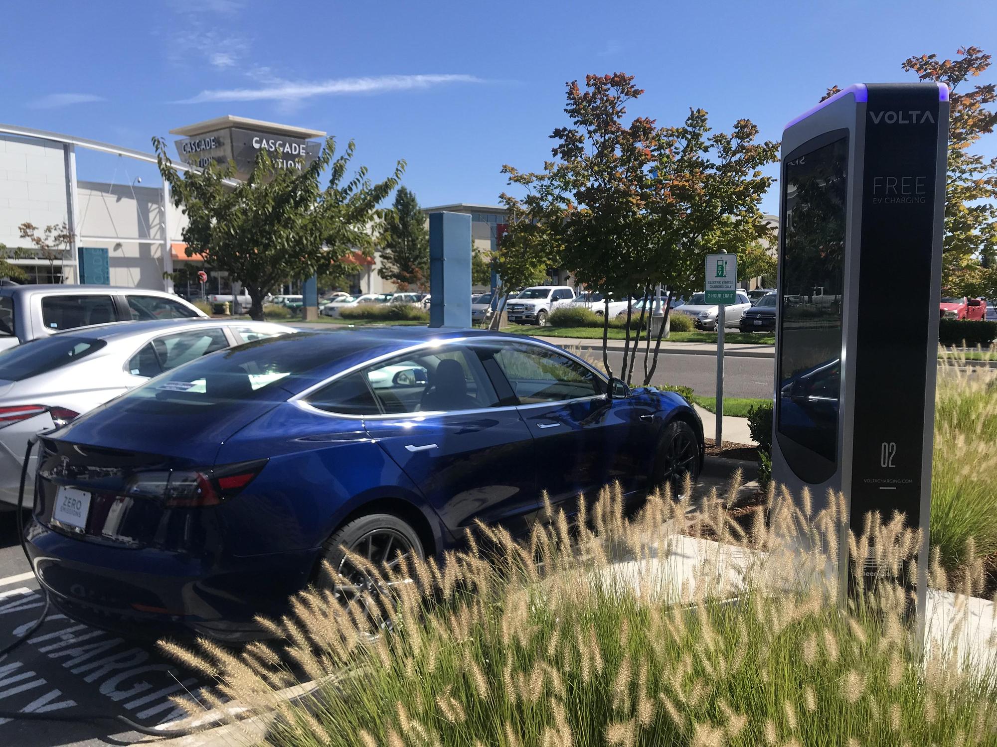 Cascade Station | Portland, OR | EV Station