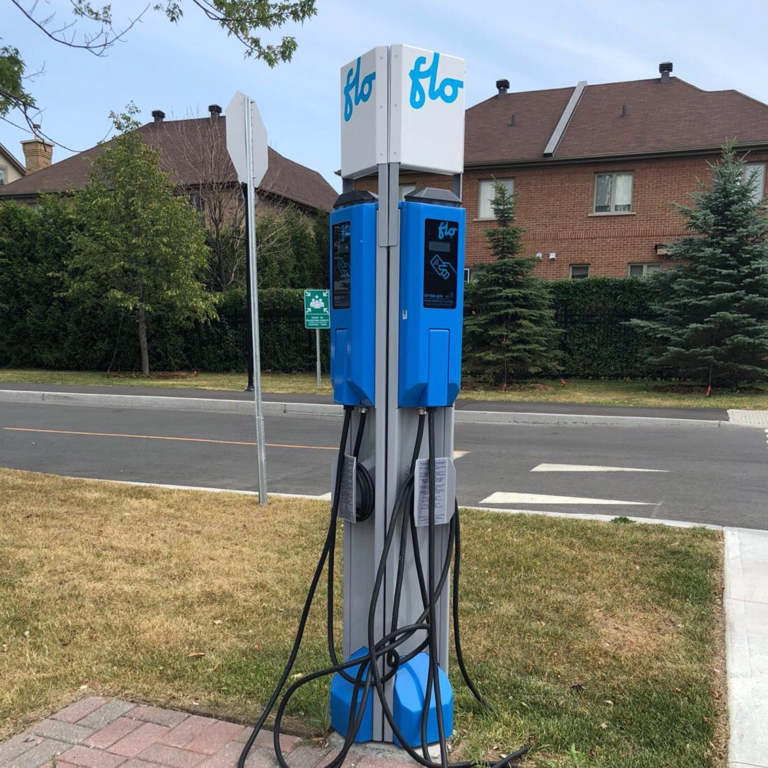 Eleanor London Public Library | Côte Saint-Luc, QC | EV Station