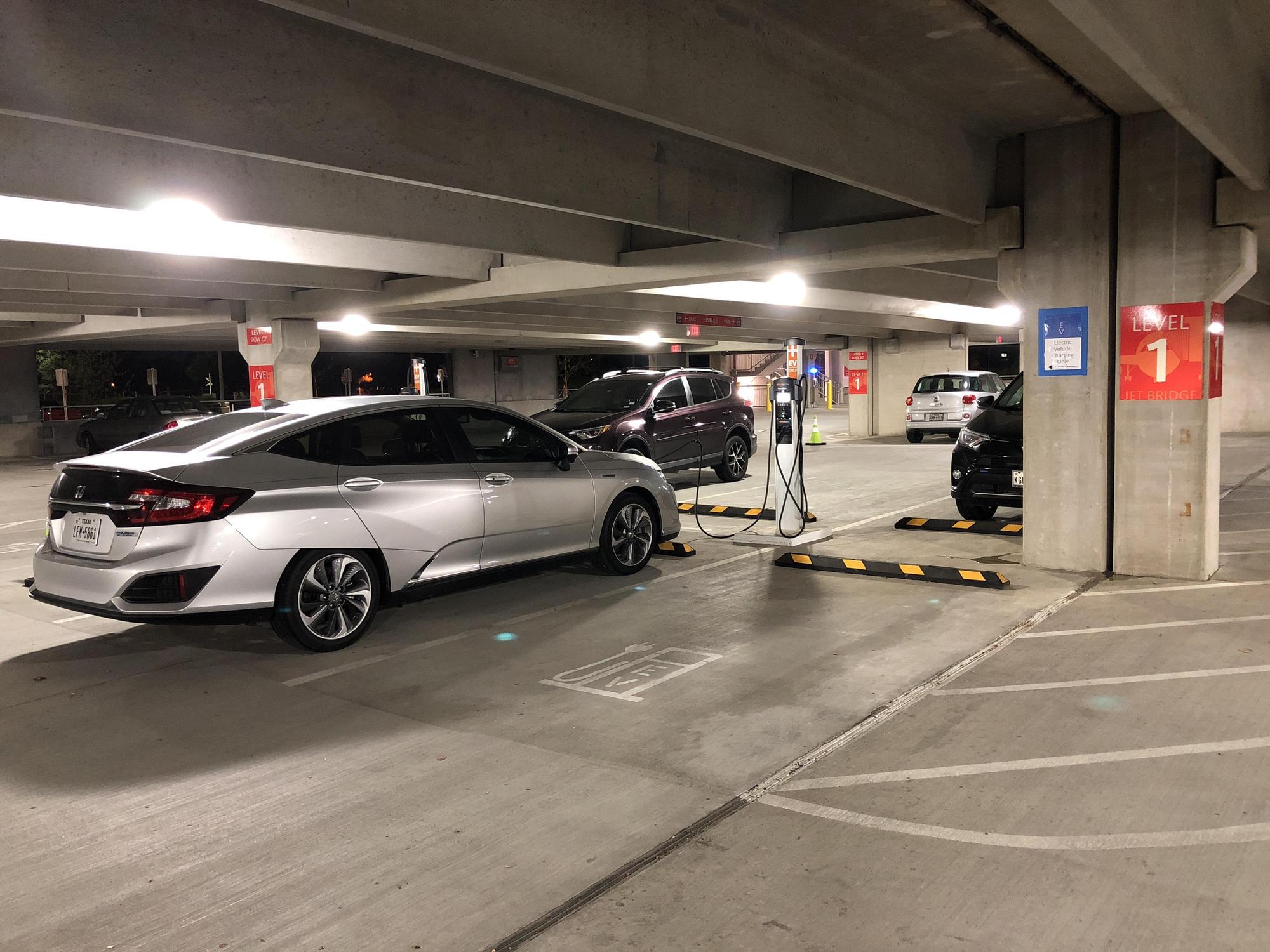 American Airlines - IOC | Fort Worth, TX | EV Station