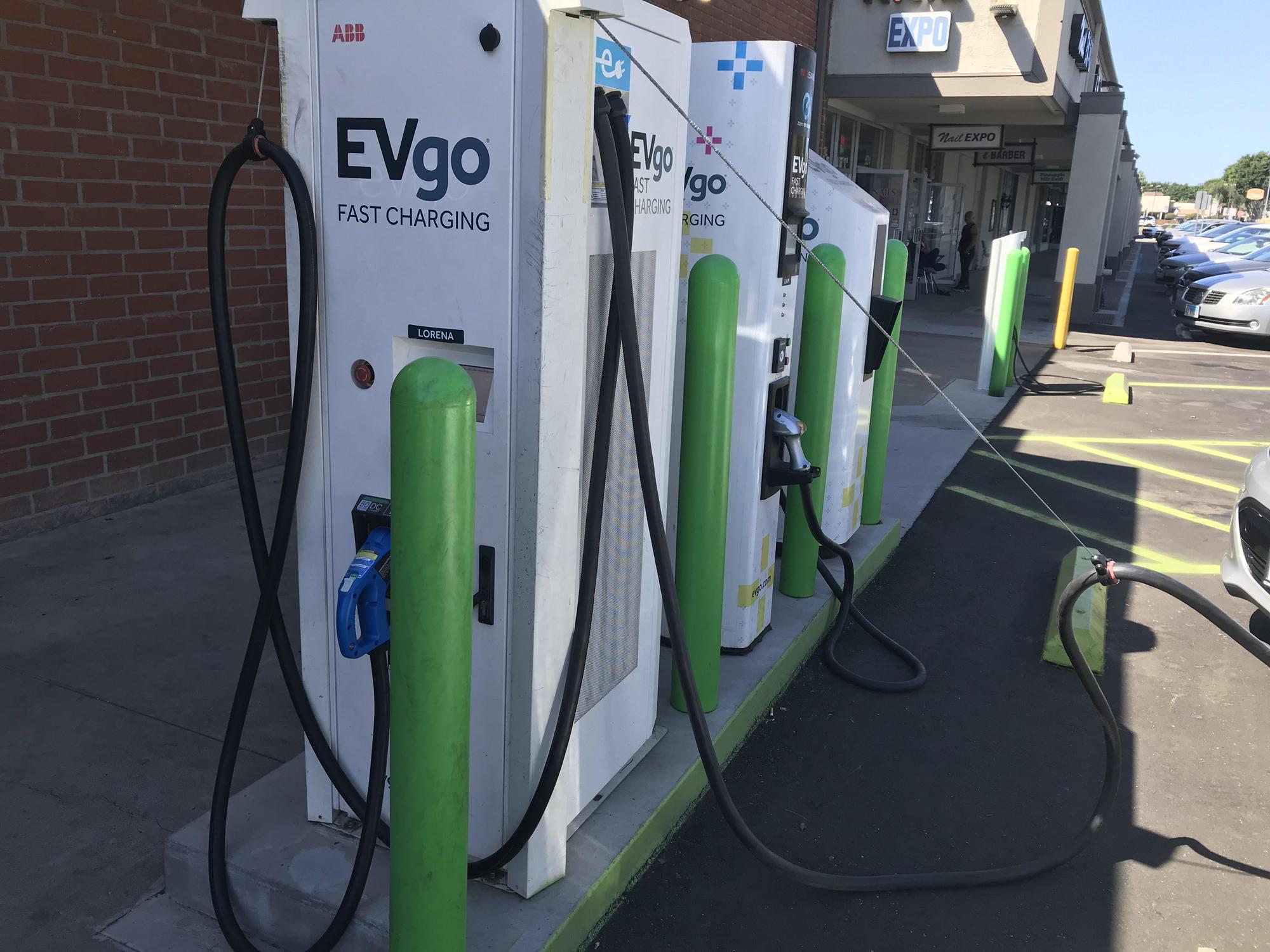 Larwin Square | Tustin, CA | EV Station