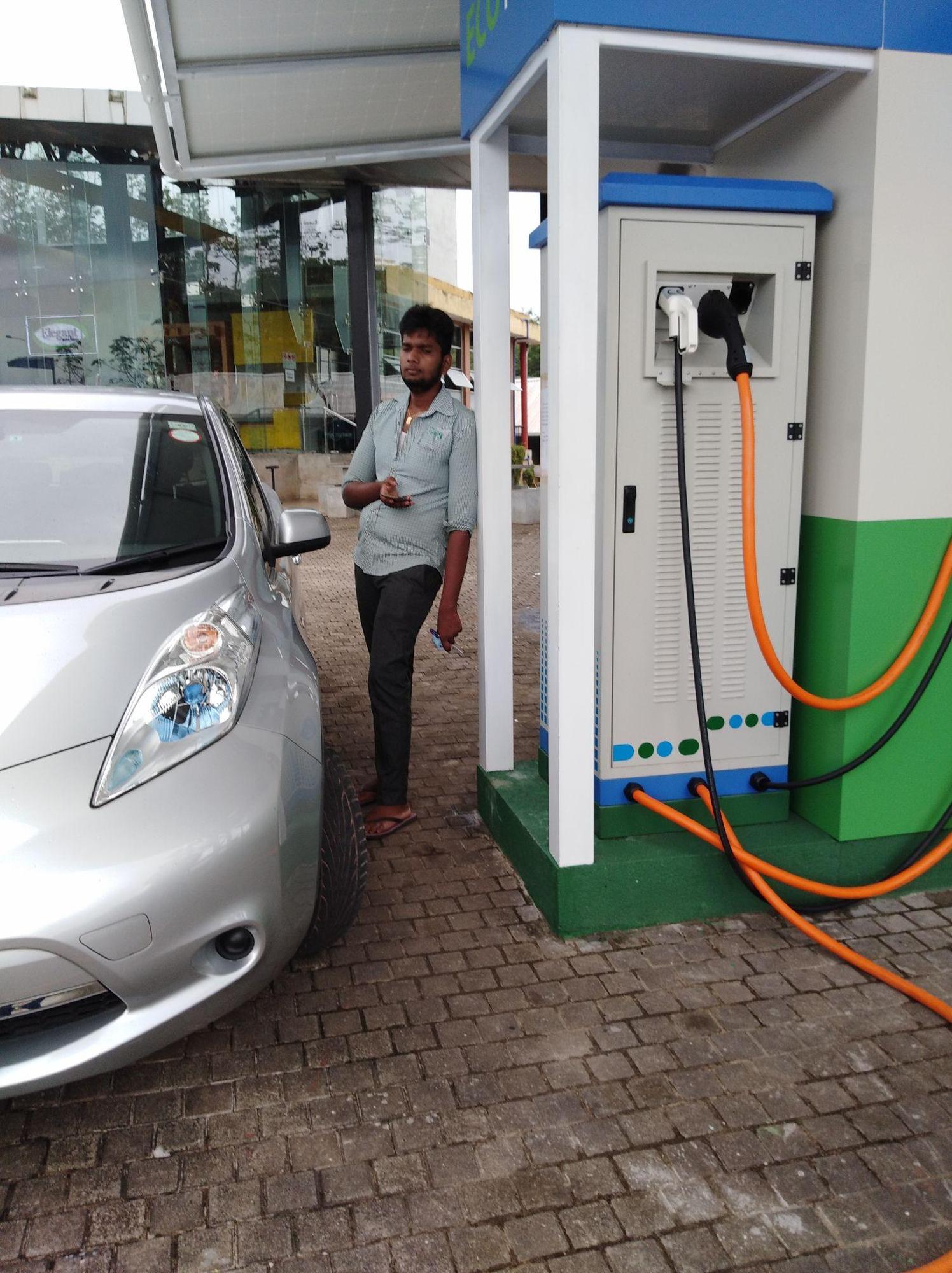 Southern Express Highway Service Area - East | Henpita, WP | EV Station