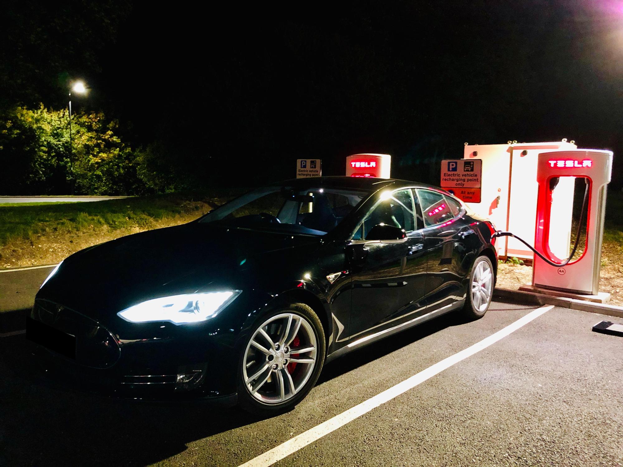 Membury Westbound Services M4 (2) | Lambourn Woodlands, England | EV ...
