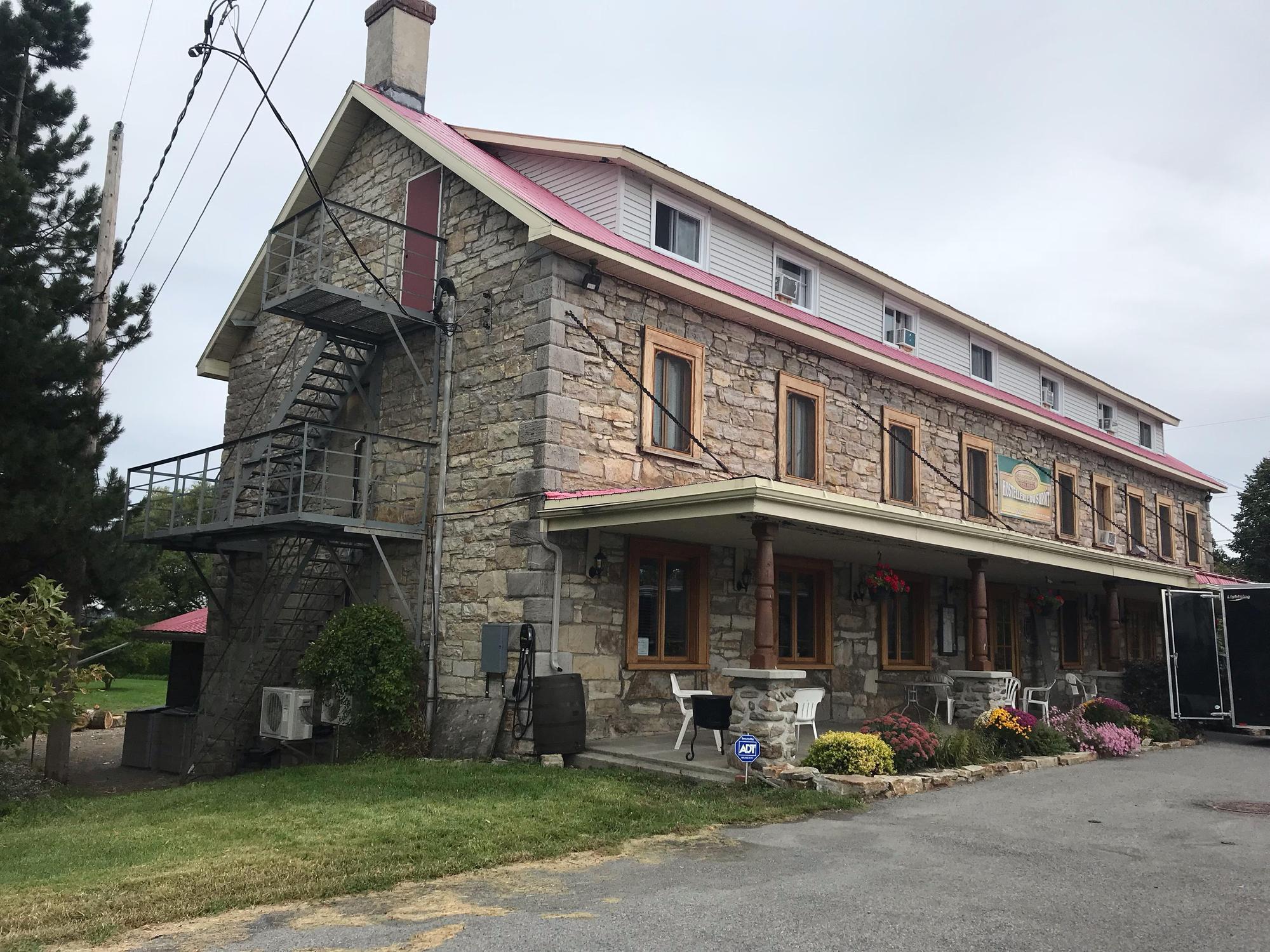 Hostellerie du Suroît | Beauharnois, QC | EV Station