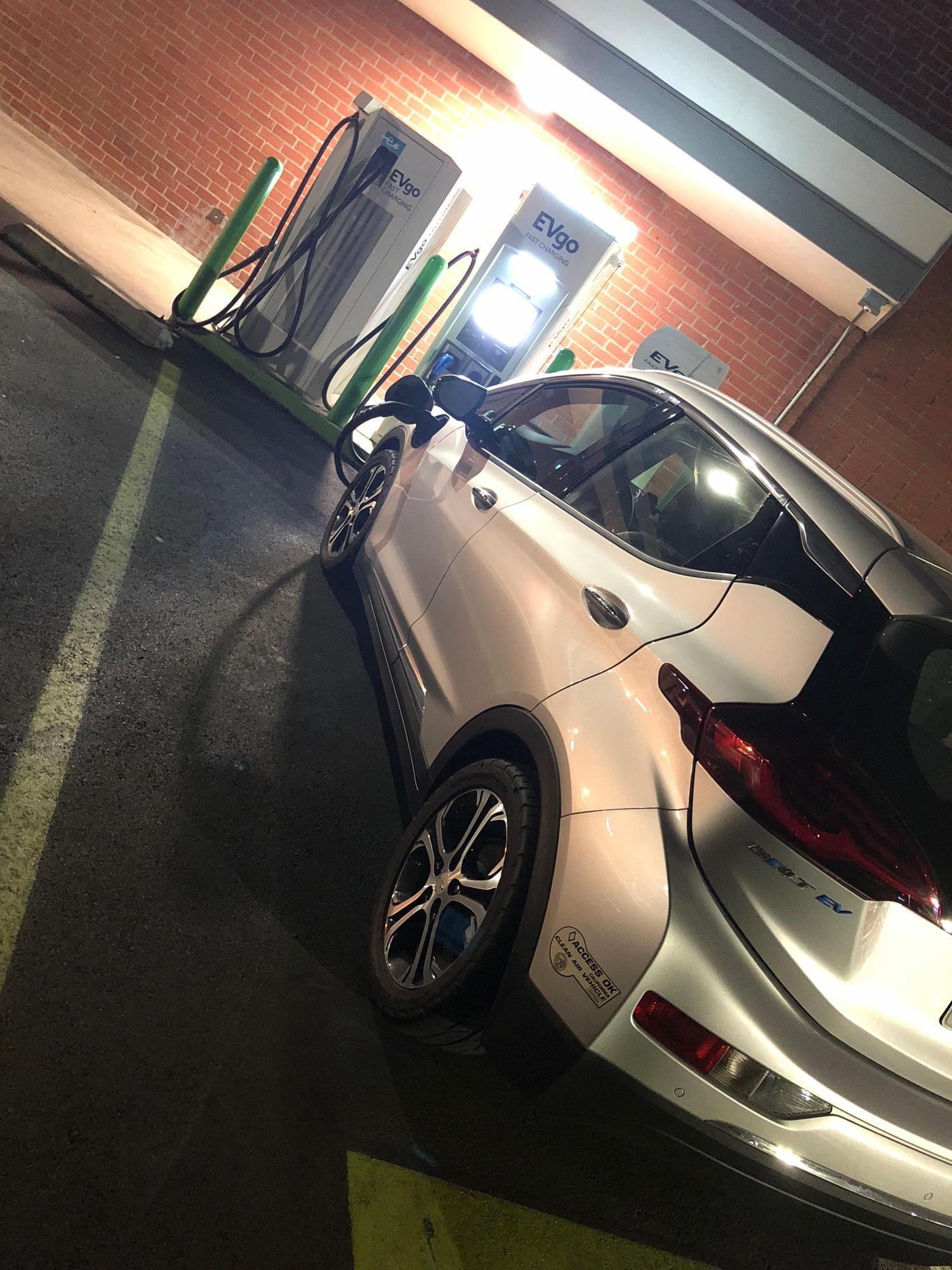 Larwin Square | Tustin, CA | EV Station