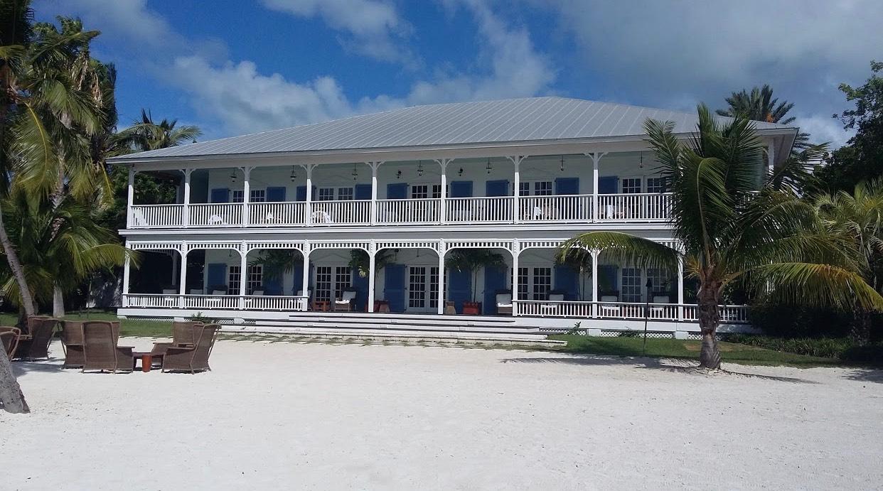 Pierre’s Restaurant | Islamorada, FL | EV Station