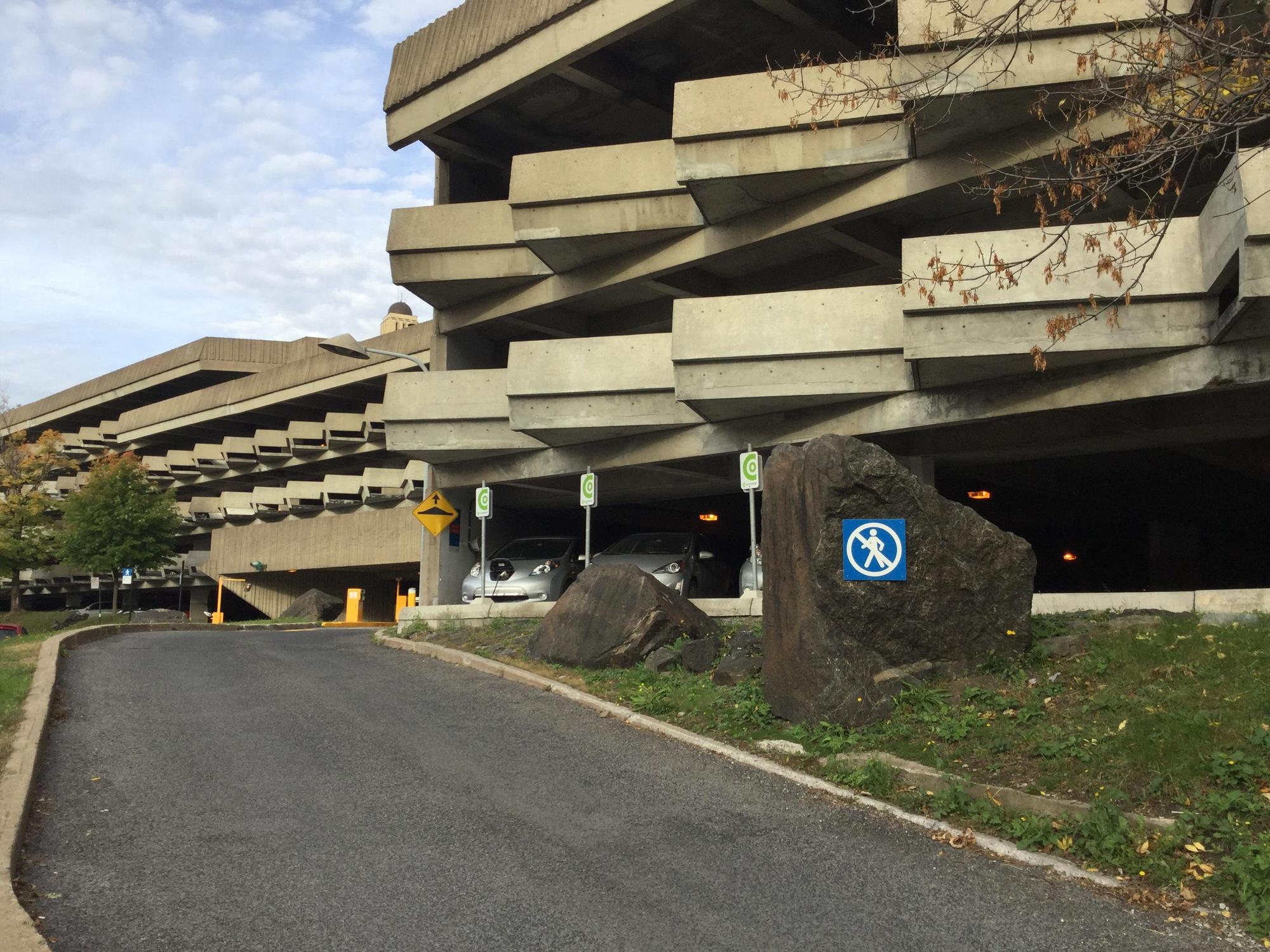 Garage Louis Colin (Réservé Communauto) | Montréal, QC | EV Station