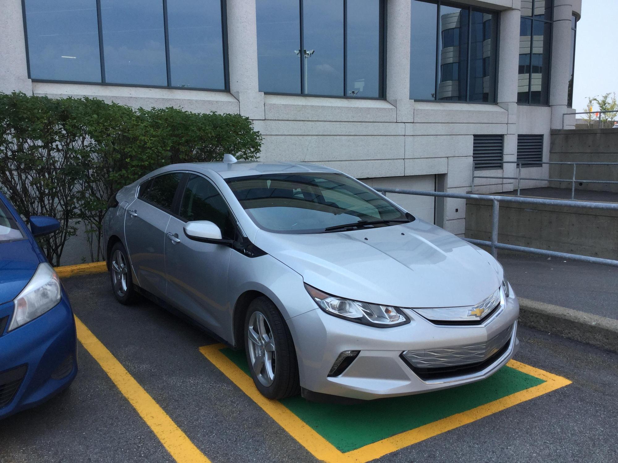 Abbott Laboratories Ltd | Montréal, QC | EV Station