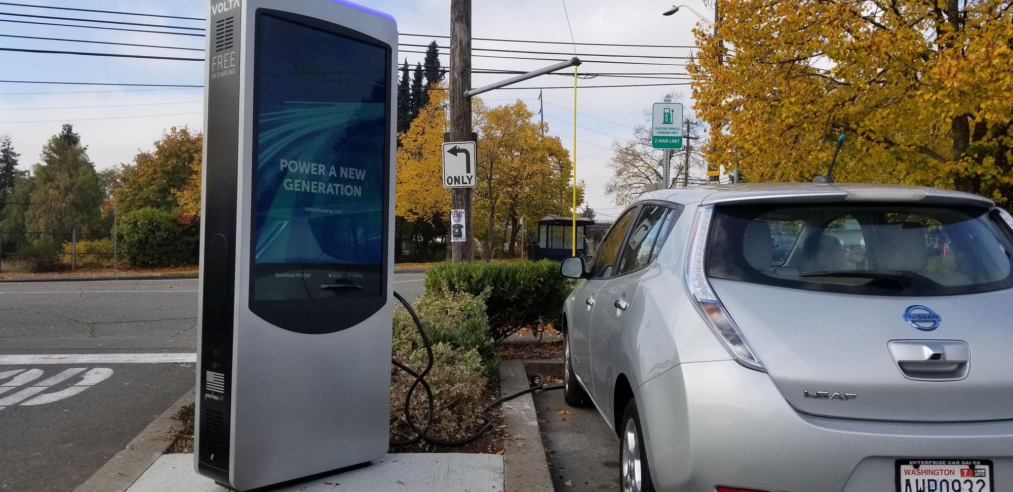 Safeway Roosevelt Way | Seattle, WA | EV Station