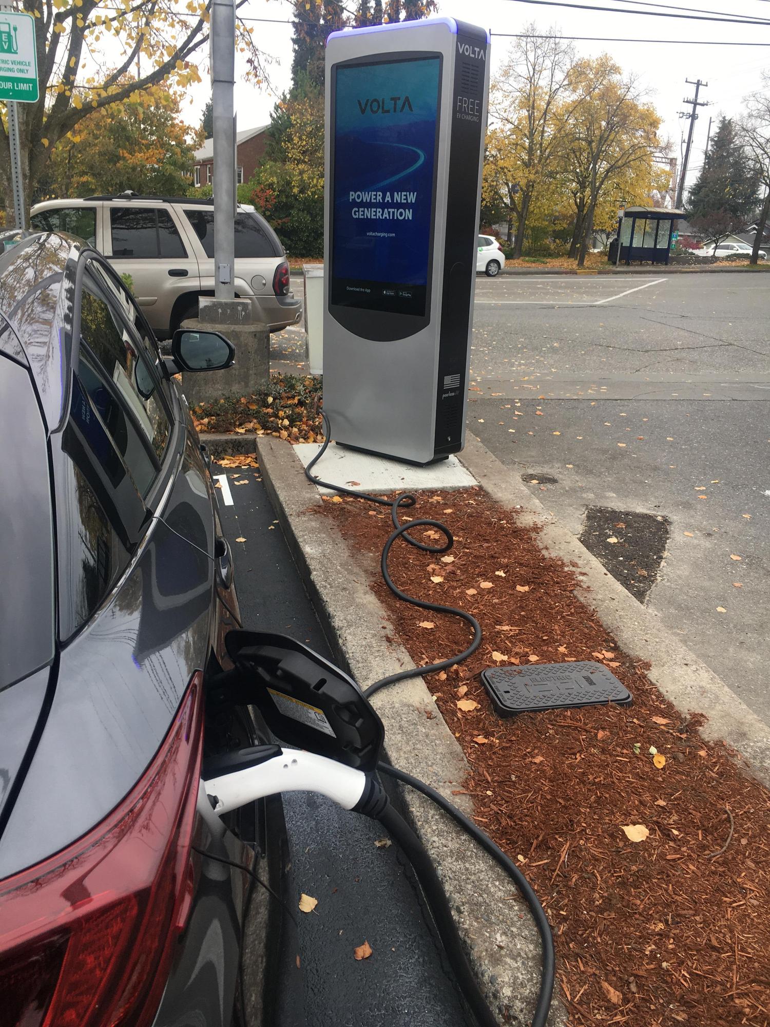 Safeway Roosevelt Way | Seattle, WA | EV Station