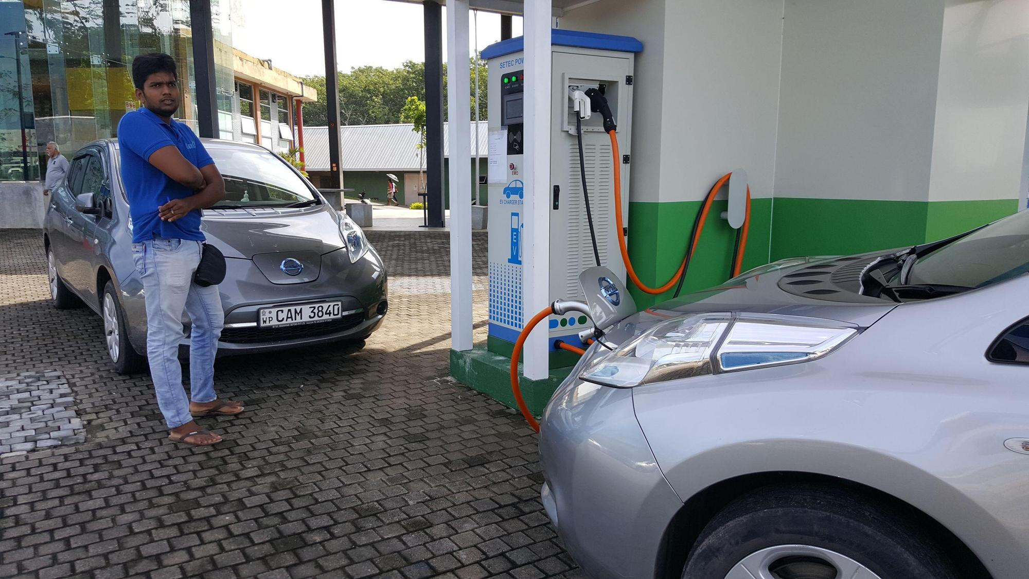 Southern Express Highway Service Area - East | Henpita, WP | EV Station