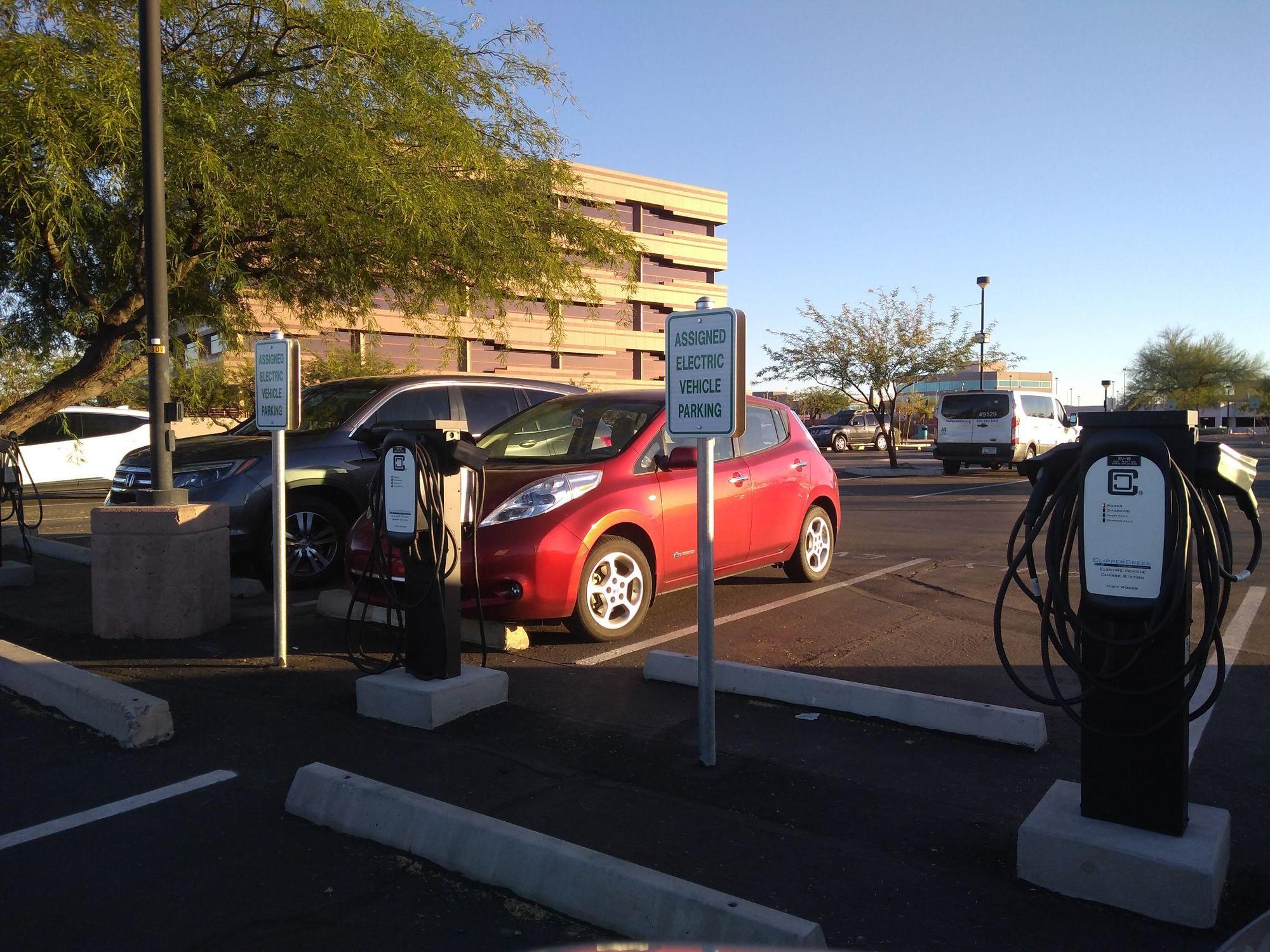 Salt River Project - Information Systems Building | Tempe, AZ | EV Station
